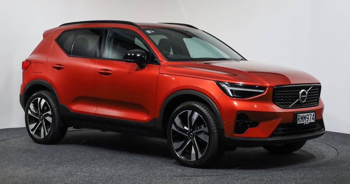2024 Volvo XC40 | Ebbett Hamilton
