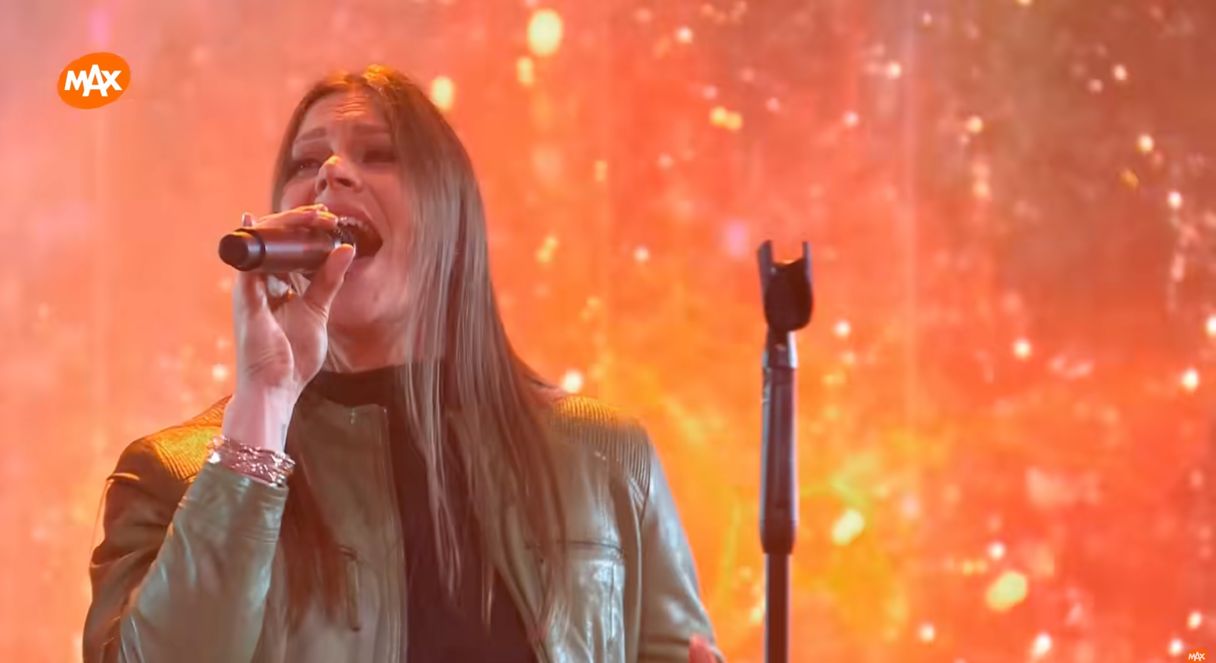 Floor performing Weak by Skunk Anansie Live at Als ik Het Zing | Floor ...