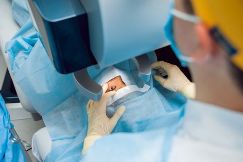 Symptoms of a Dislocated Lens After Cataract Surgery