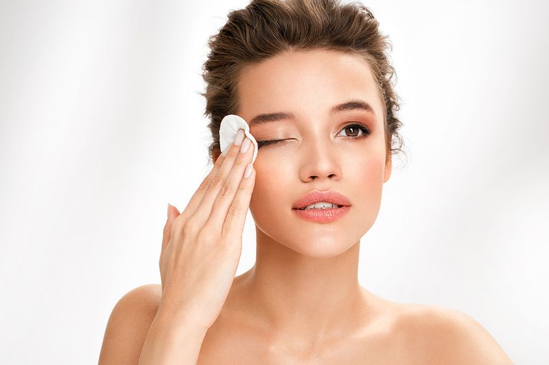 Which Eye Makeup Remover Should You Use After Cataract Surgery?