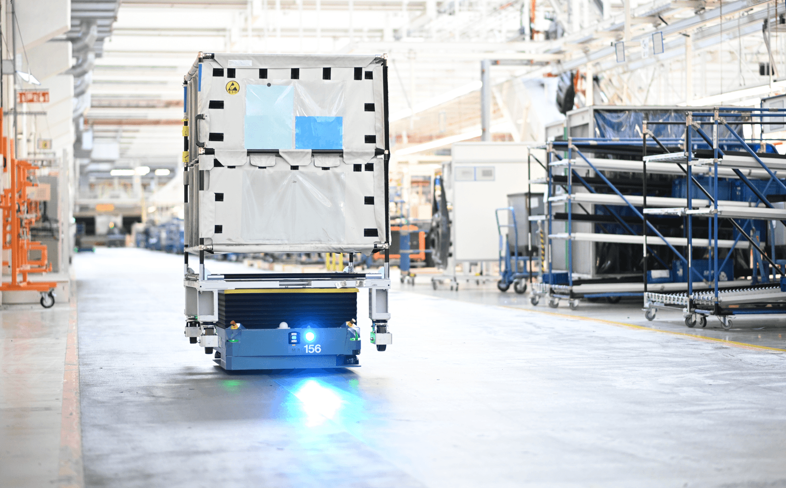 Die All-in-One und One-for-All Intralogistik Plattform | SYNAOS