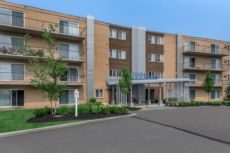 RHM | MANAGE · DEVELOP · INVEST