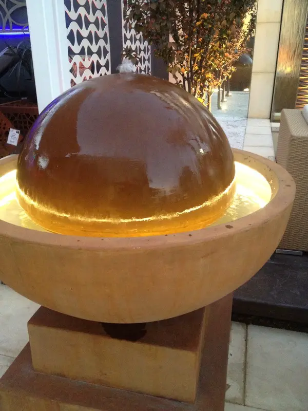 Glowing Features | Allera Light