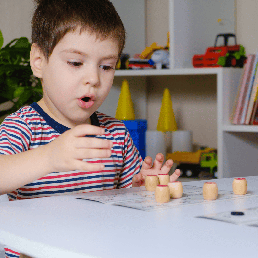 Stimuler le langage des enfants autistes