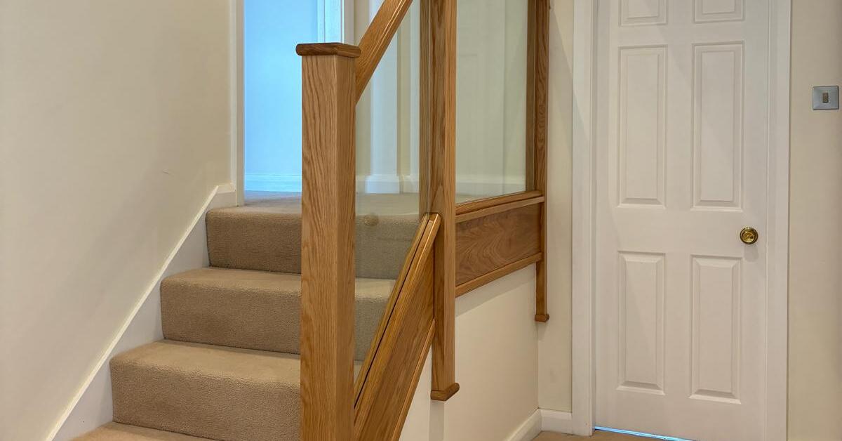 Solid Oak Staircase Renovation With Ergonomic Handrail and Glass ...
