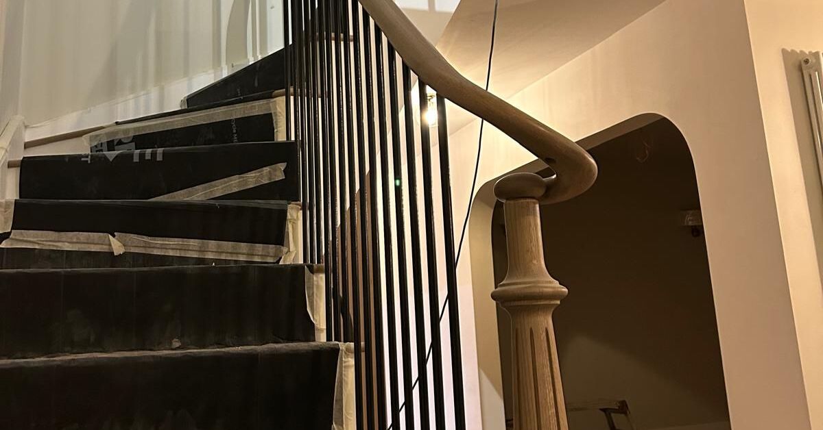 Bespoke Cut Stringer Staircase With Continuous Oak Handrail | The Stair ...