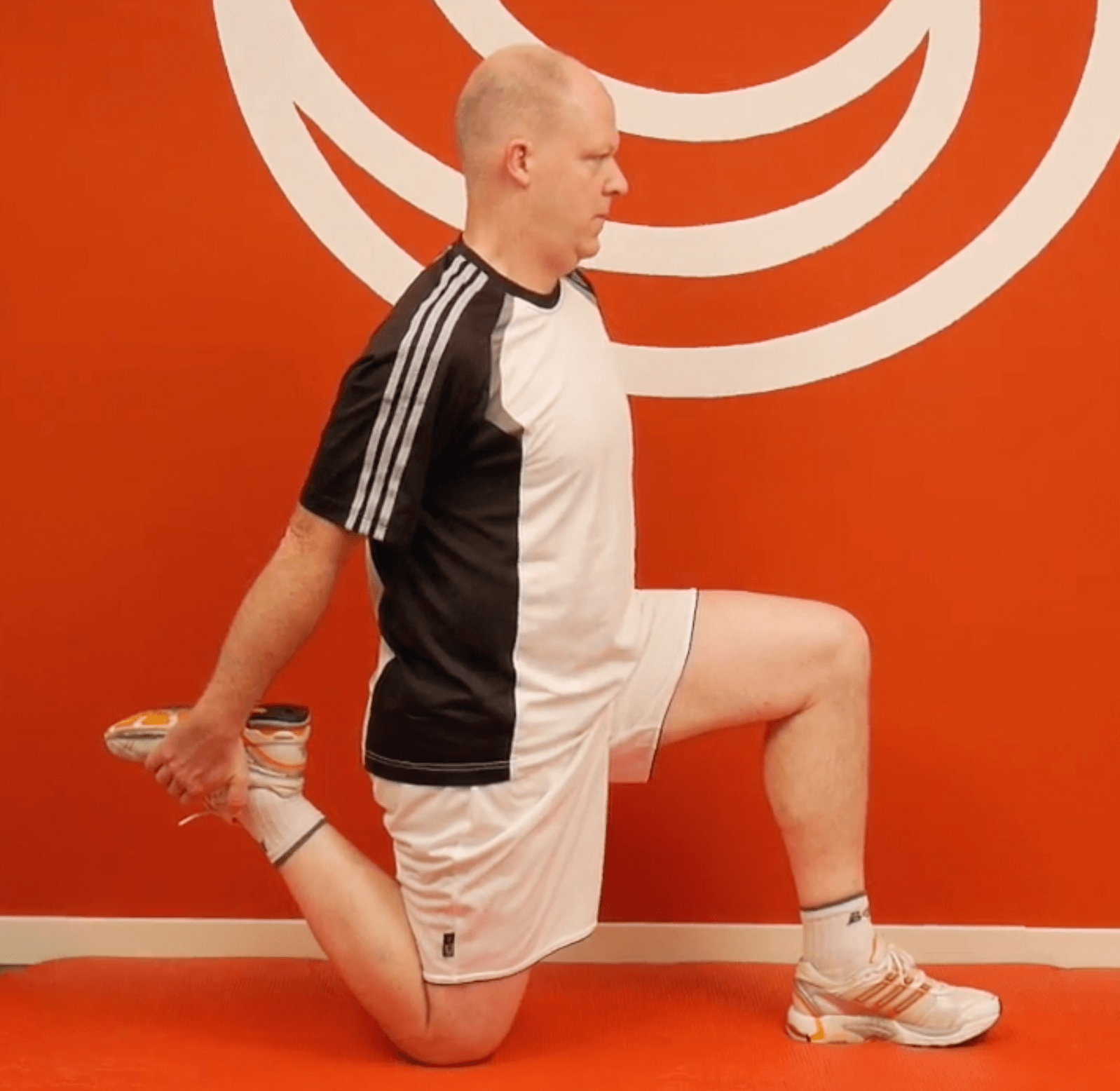 How to perform the Kneeling Hip Flexor Stretch - Physitrack