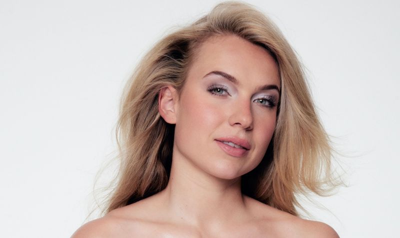 Schaatsster Joy Beune naakt in Playboy | Pijper Media