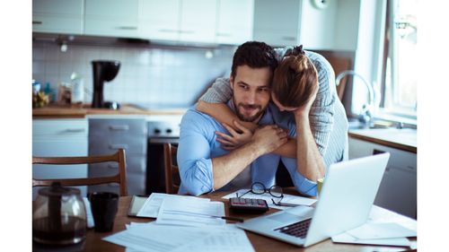 How to Split Bills as a Couple (Updated 2025) | HyperJar