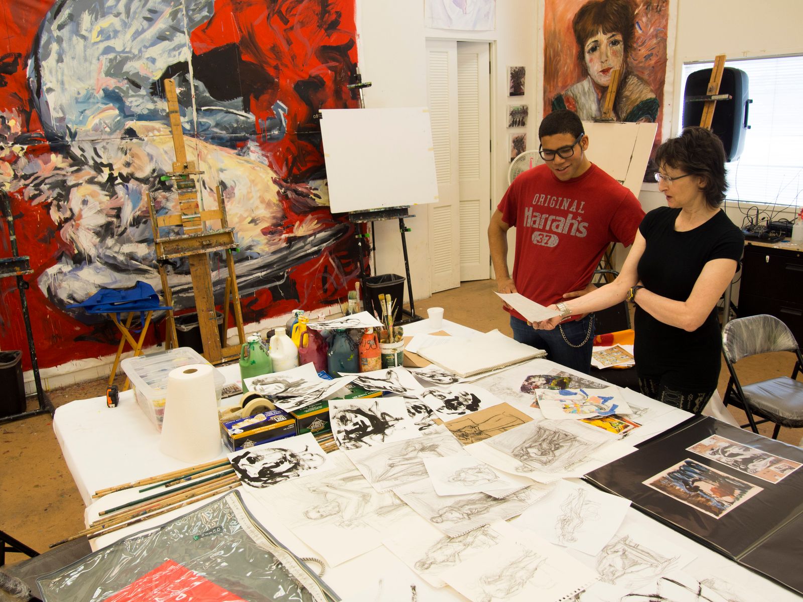 How to spray your drawings with fixative correctly