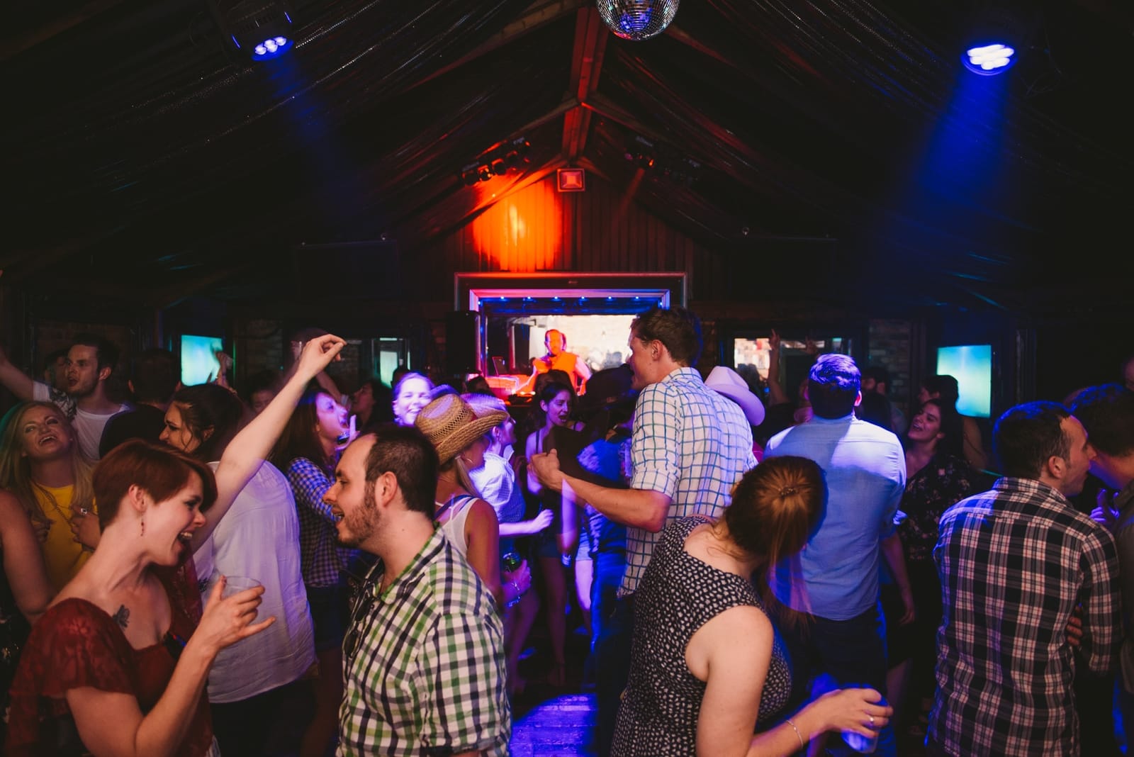 UK Pop-up Country Music Bar | Buck N' Bull Saloon | Honky Tonk UK