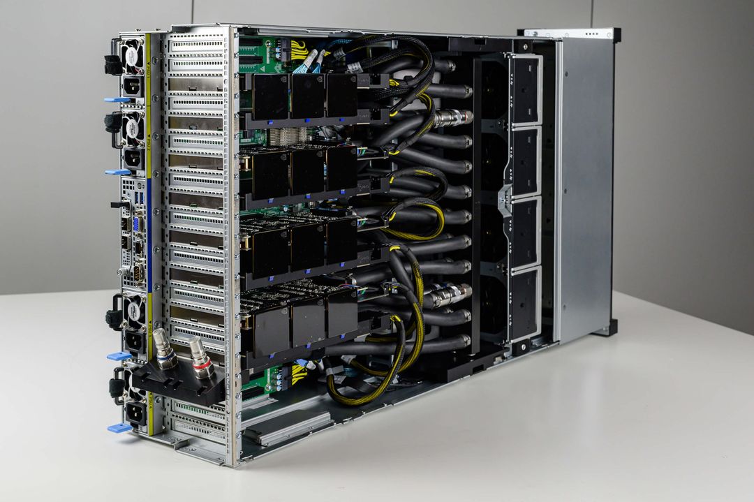 Design Custom Multi-GPU Servers - Comino Grando