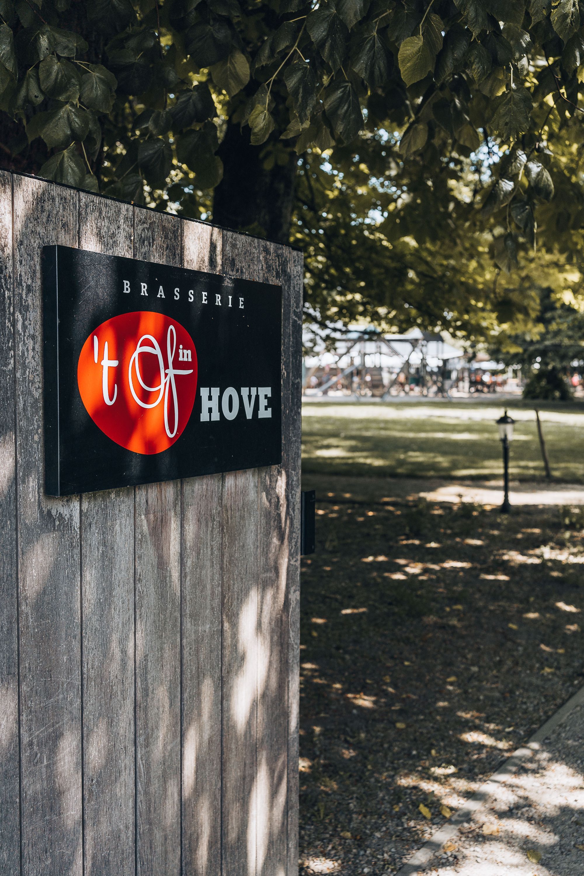 't Of in Hove - Gezellig tafelen binnen een groen kader