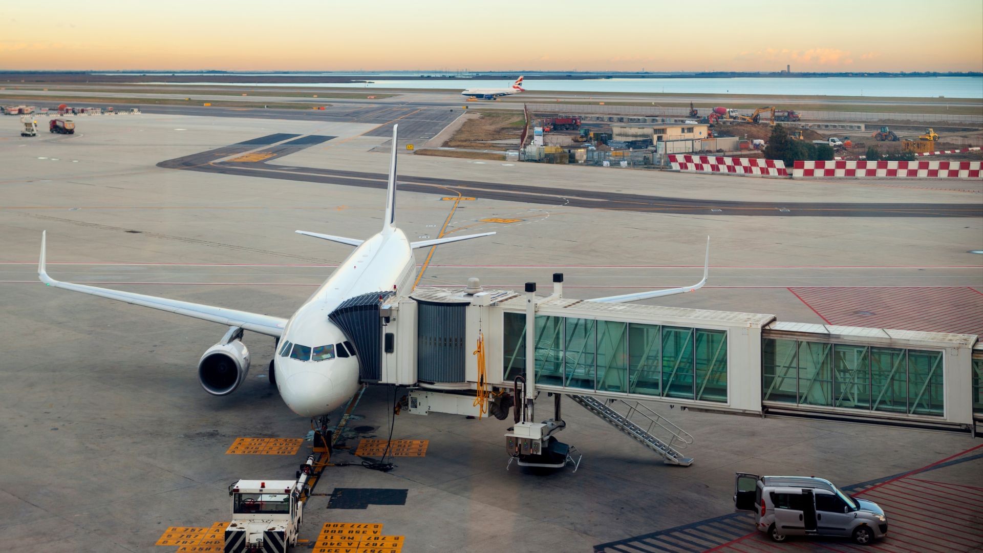 What is an Apron? Apron Meaning | Isarsoft