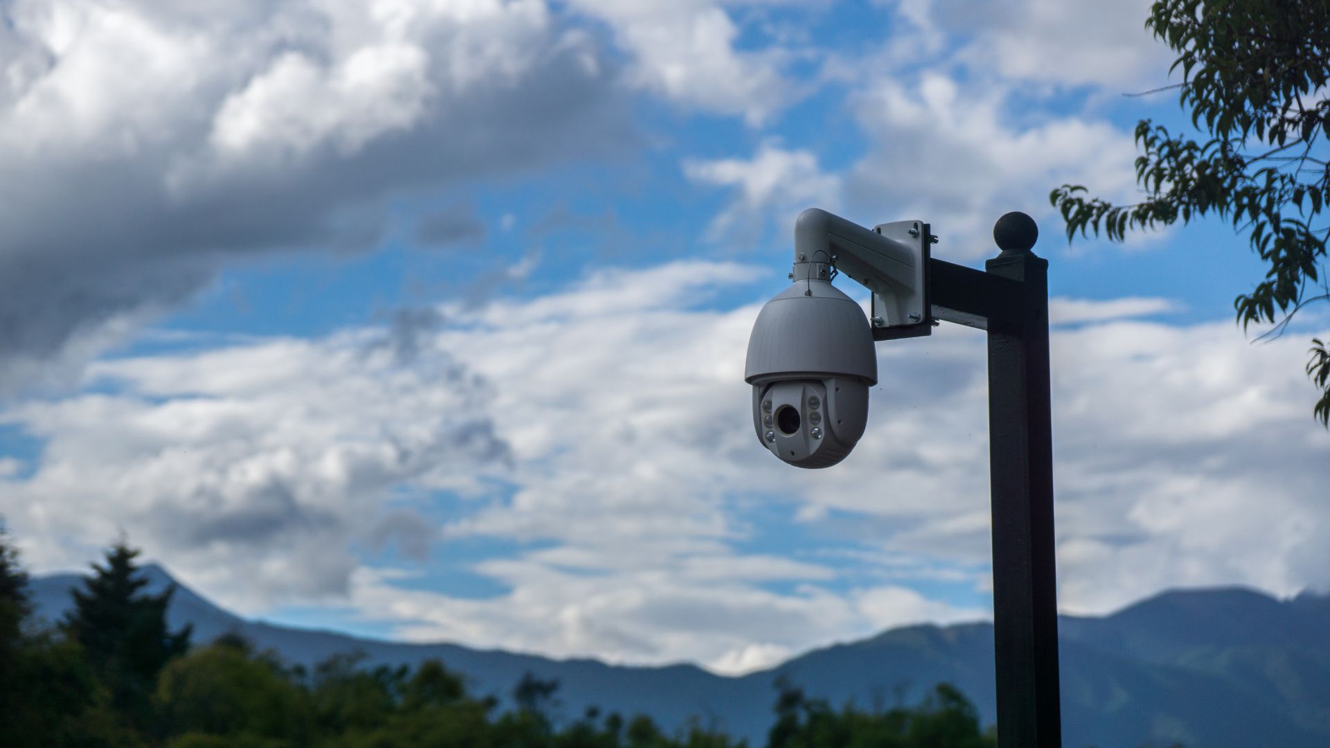 What is Pan-Tilt-Zoom (PTZ)? PTZ Meaning | Isarsoft