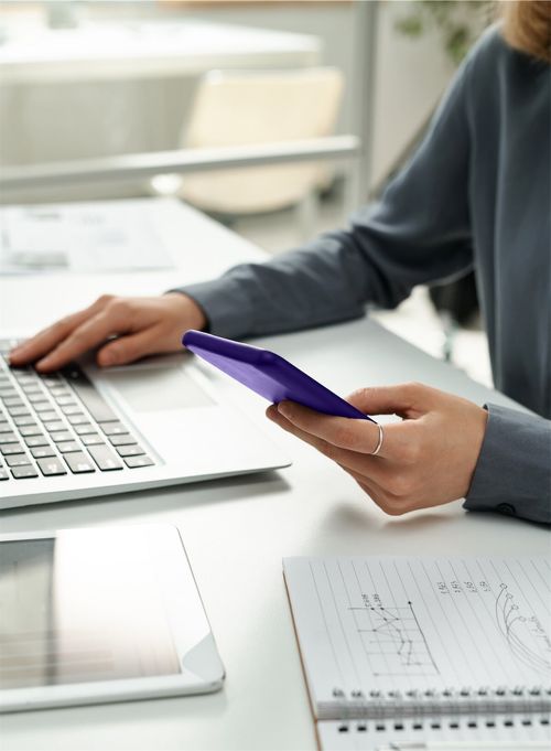 Gen Z Communication Style: A Full Guide About the “Instant” Gen