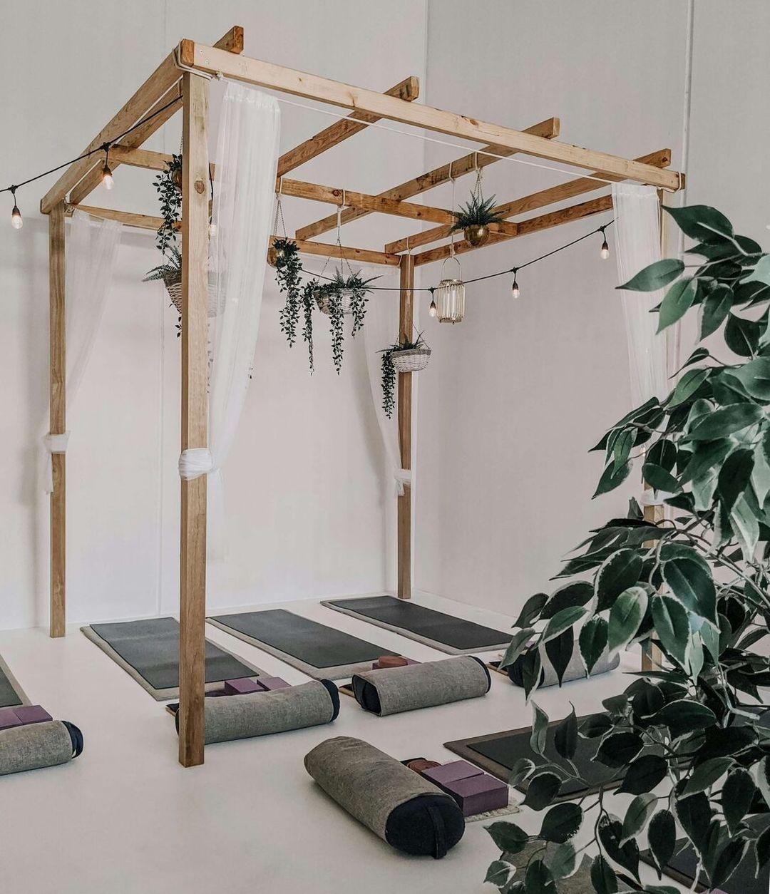 How To Write a Yoga Teacher Bio in 5 Steps