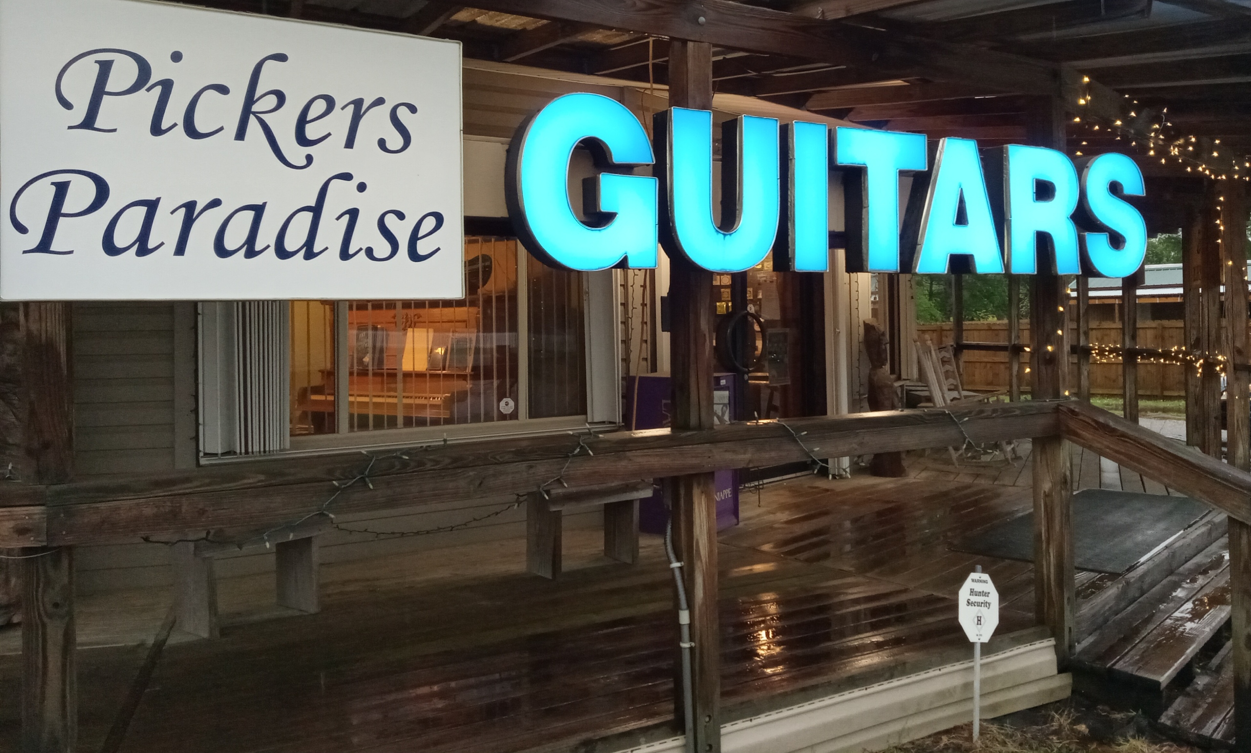 Scenic 98 Coastal - Andy MacDonald Welcomes Pickers to Iconic Guitar ...