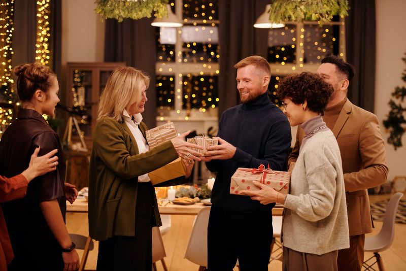 How To Navigate Gifting Over the Holidays • Partytrick Blog