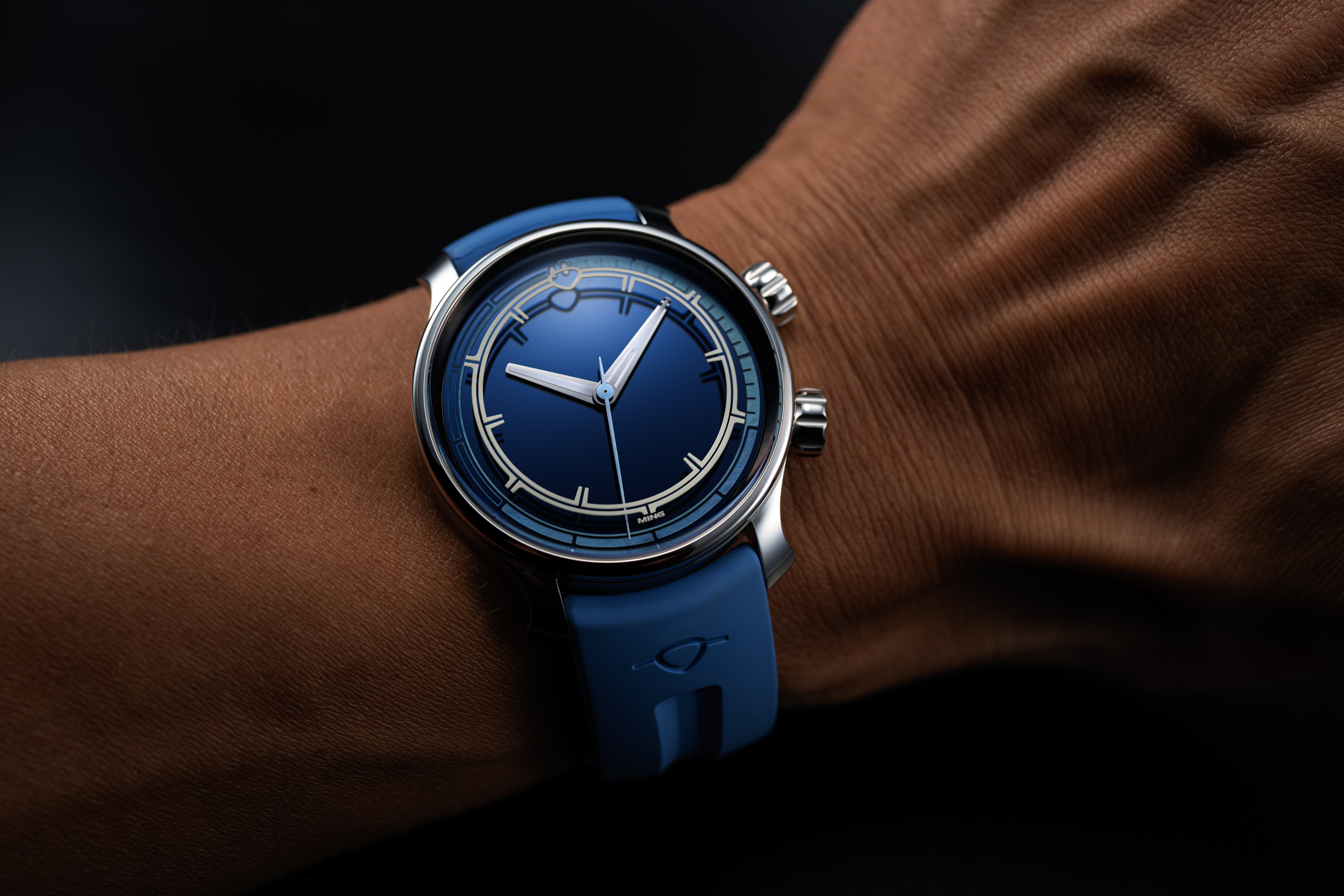 Horologer MING - In Focus : MING 37.09 Bluefin