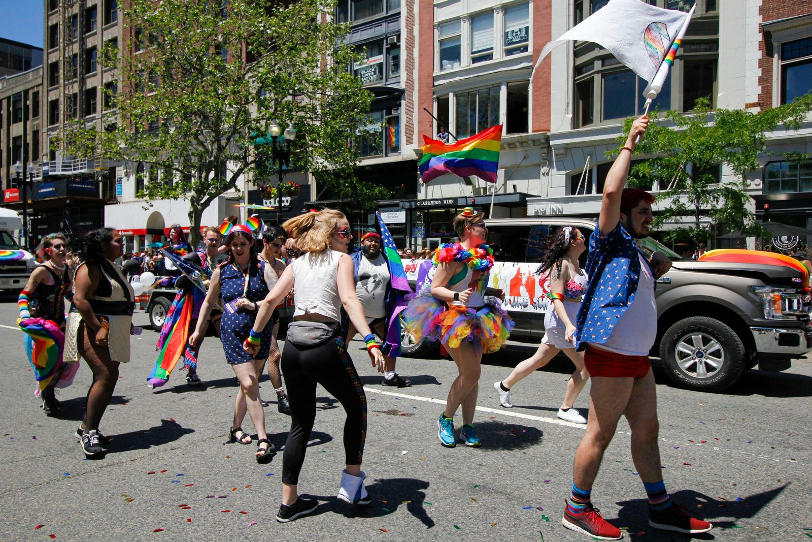 The 6 Most Popular Gay & LGBTQ Bars and Clubs in Columbus