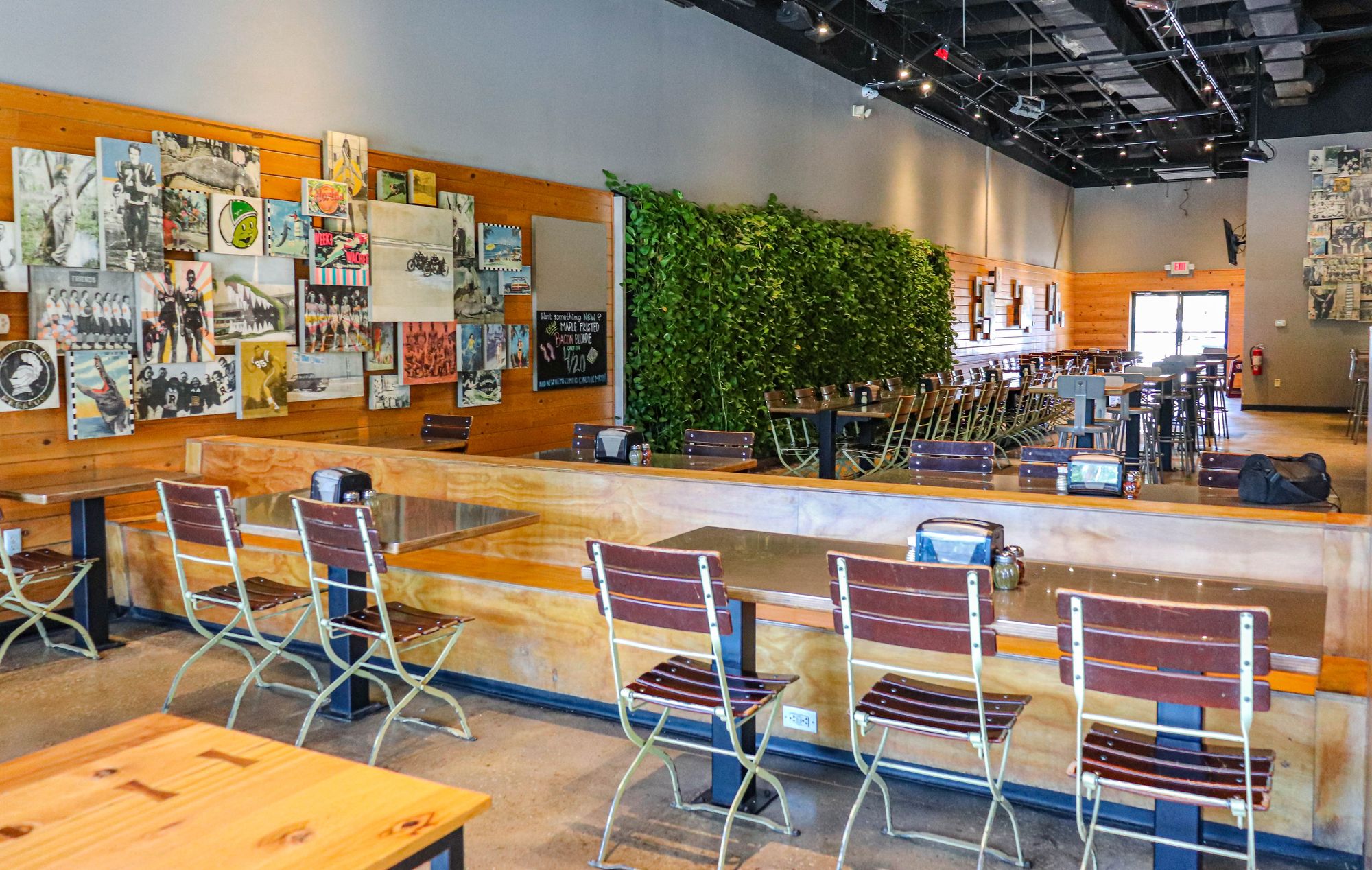 Lazy Moon | Orlando Pizza & Craft Beer