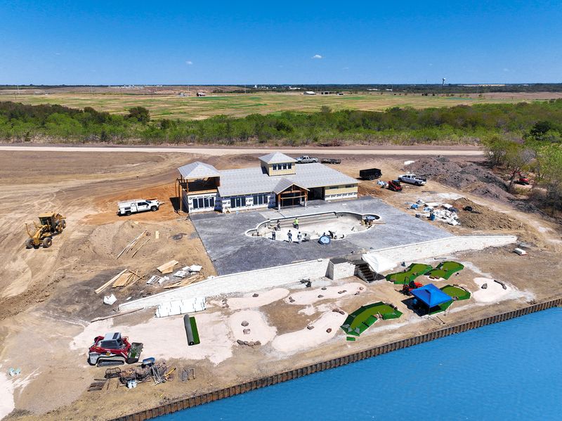 Waterfront Club | Lakefront Living