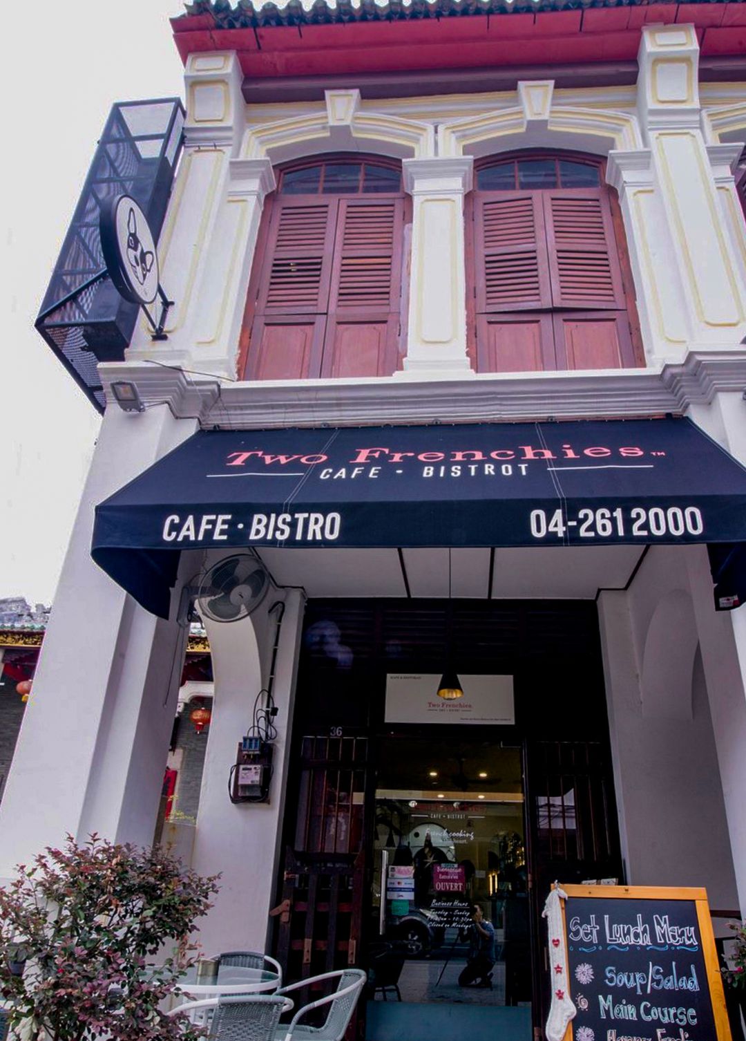 French Cooking from the Heart - Two Frenchies Restaurant