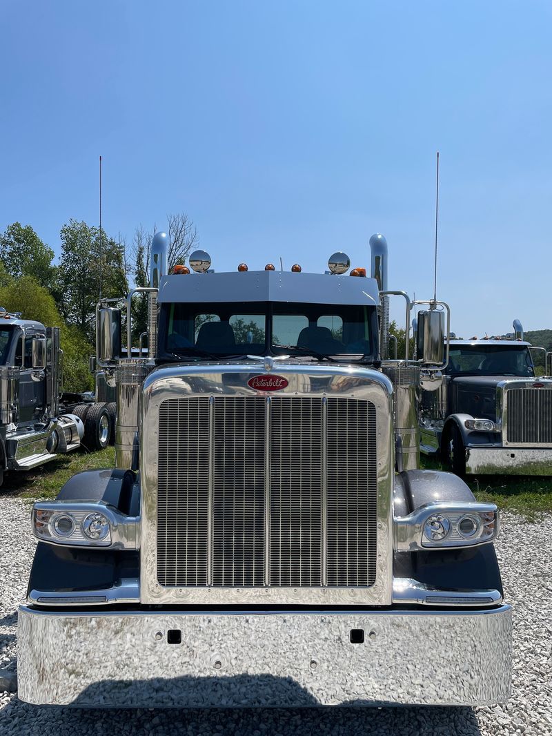 Peterbilt Split Windshield Package