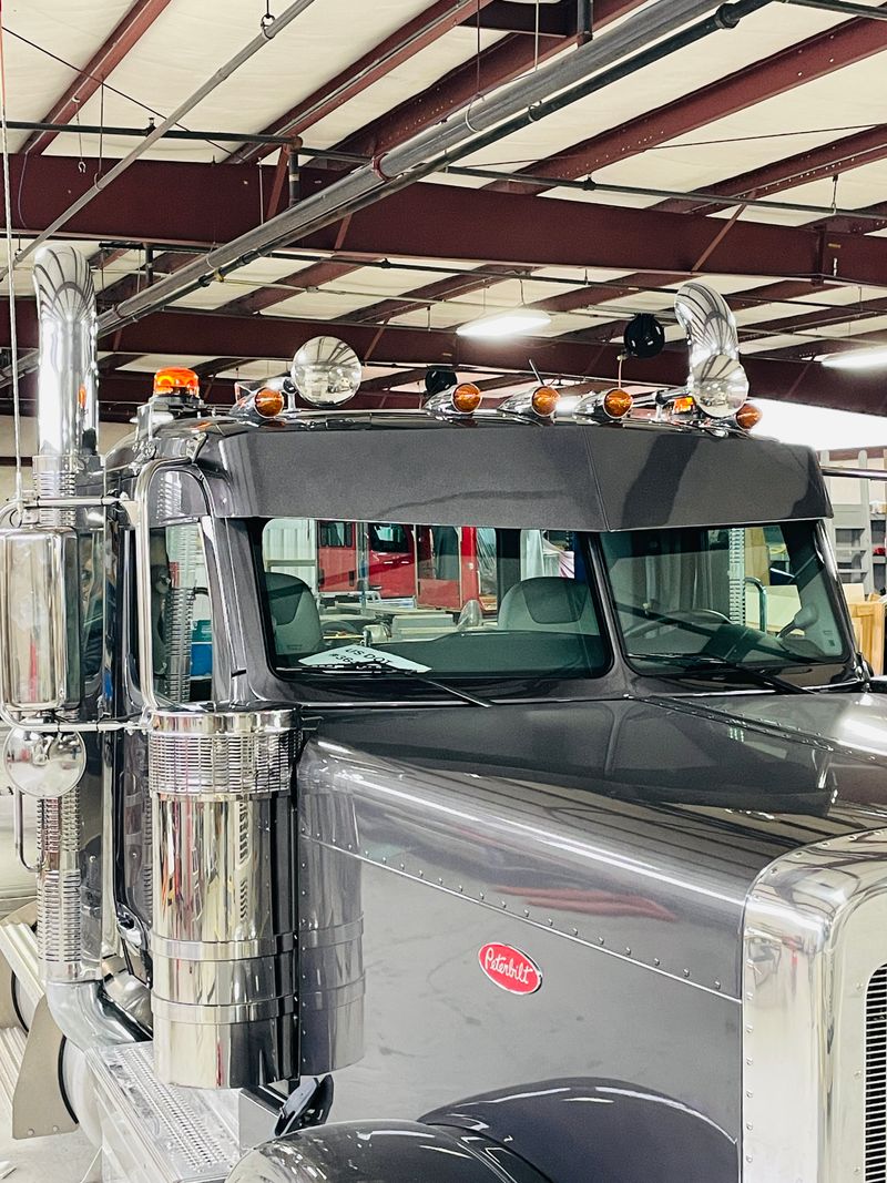 Peterbilt Split Windshield Package