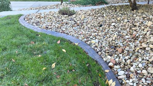 A Visual Guide to Concrete Landscape Edging Styles