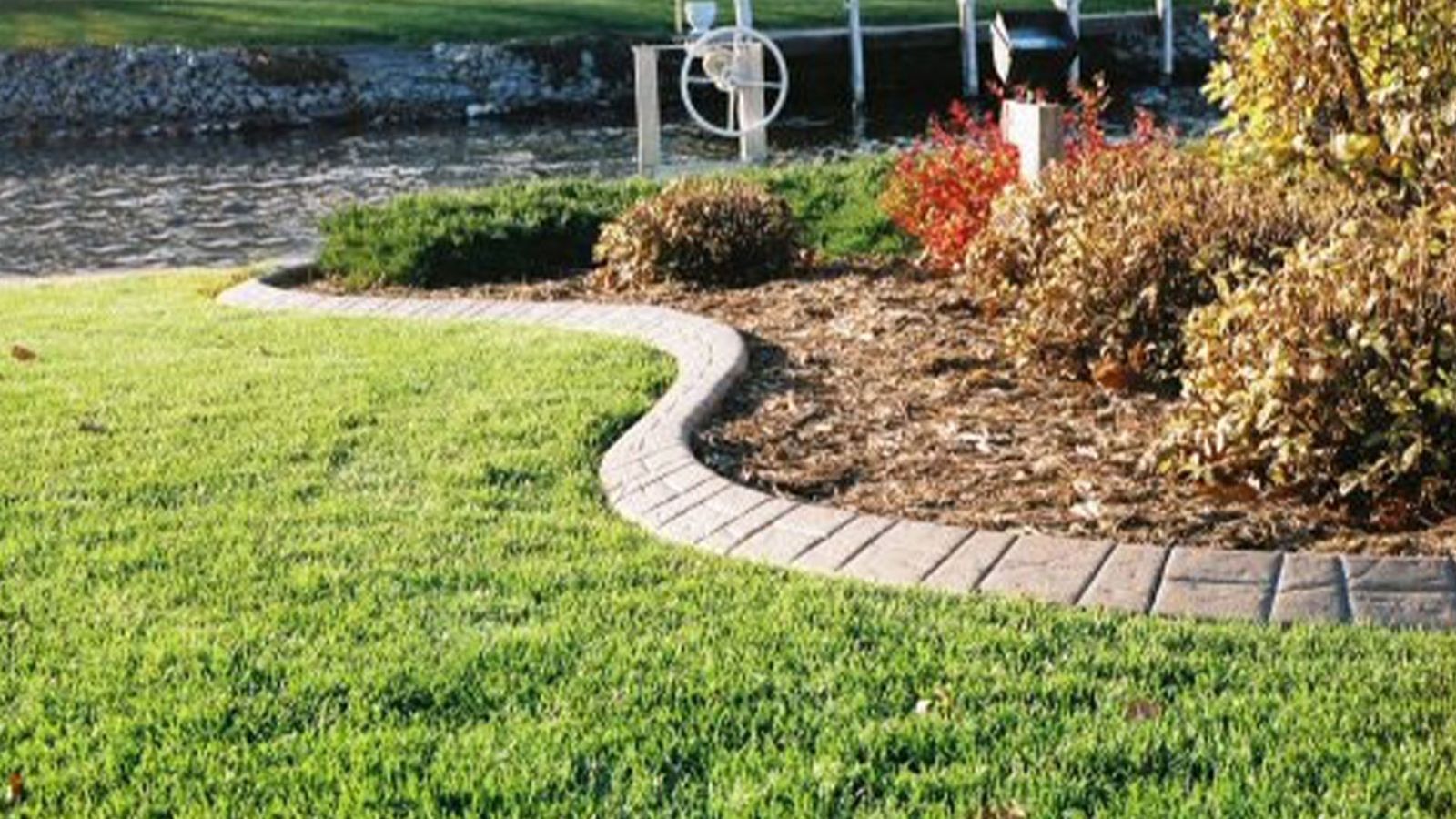 A Visual Guide to Concrete Landscape Edging Styles