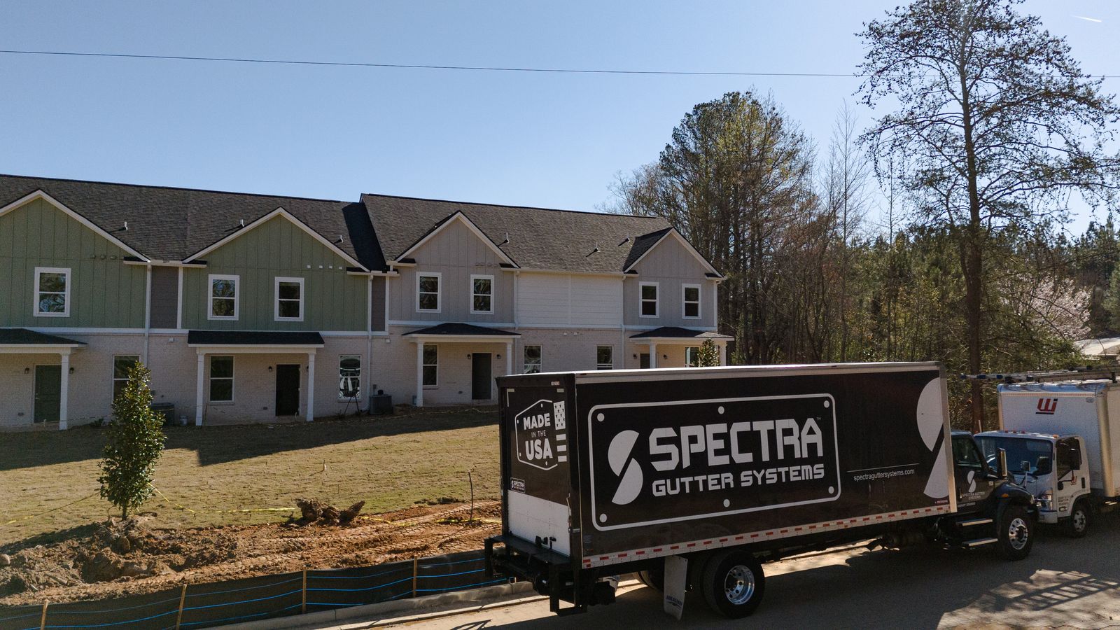 Seamless Gutters vs. Non-Seamless Gutters: Pros, Cons, and Key ...