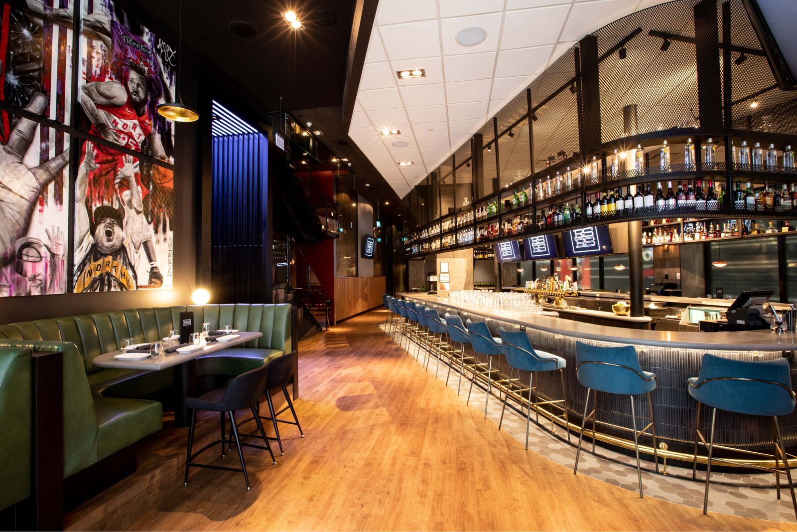 Real Sports Bar & Grill