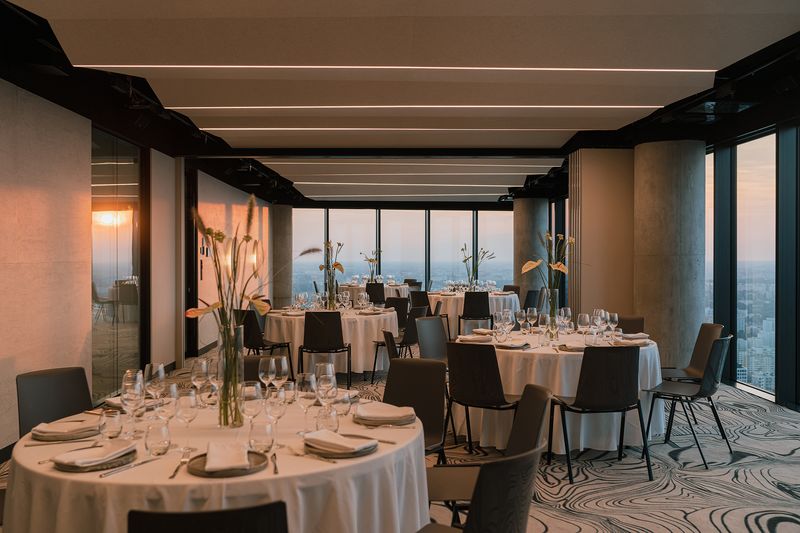 LookUp Skyliner Villa Foksal by MIXD