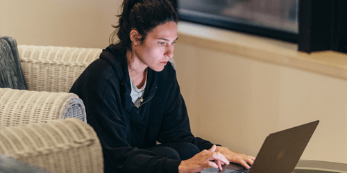 BDR vs SDR: key differences & choosing the right sales role | Amplemarket