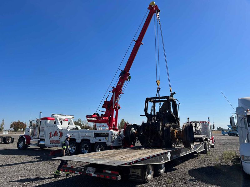 24 Hour Emergency Roadside Service | L & T Towing & Truck Service