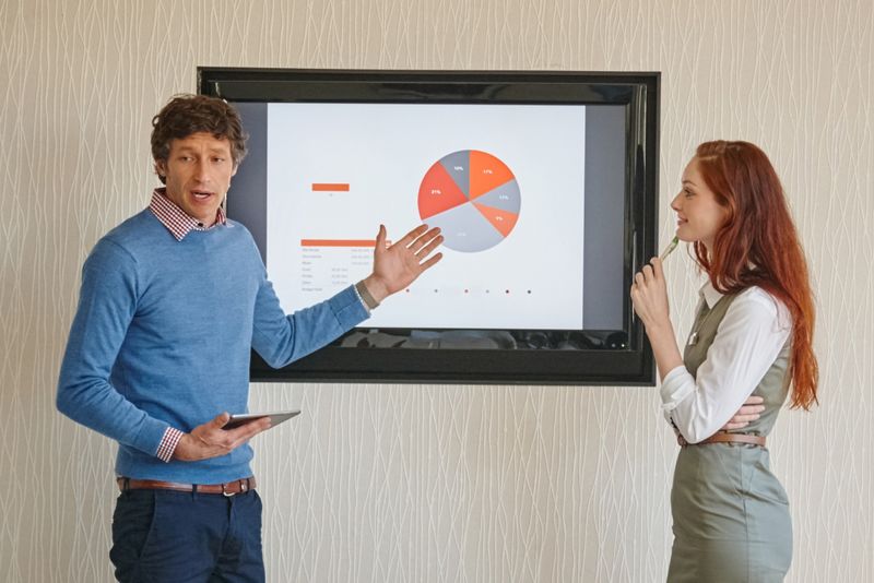 How To Create Effective Presentation Handouts: A Step-by-Step Guide [+ Examples] | Whitepage