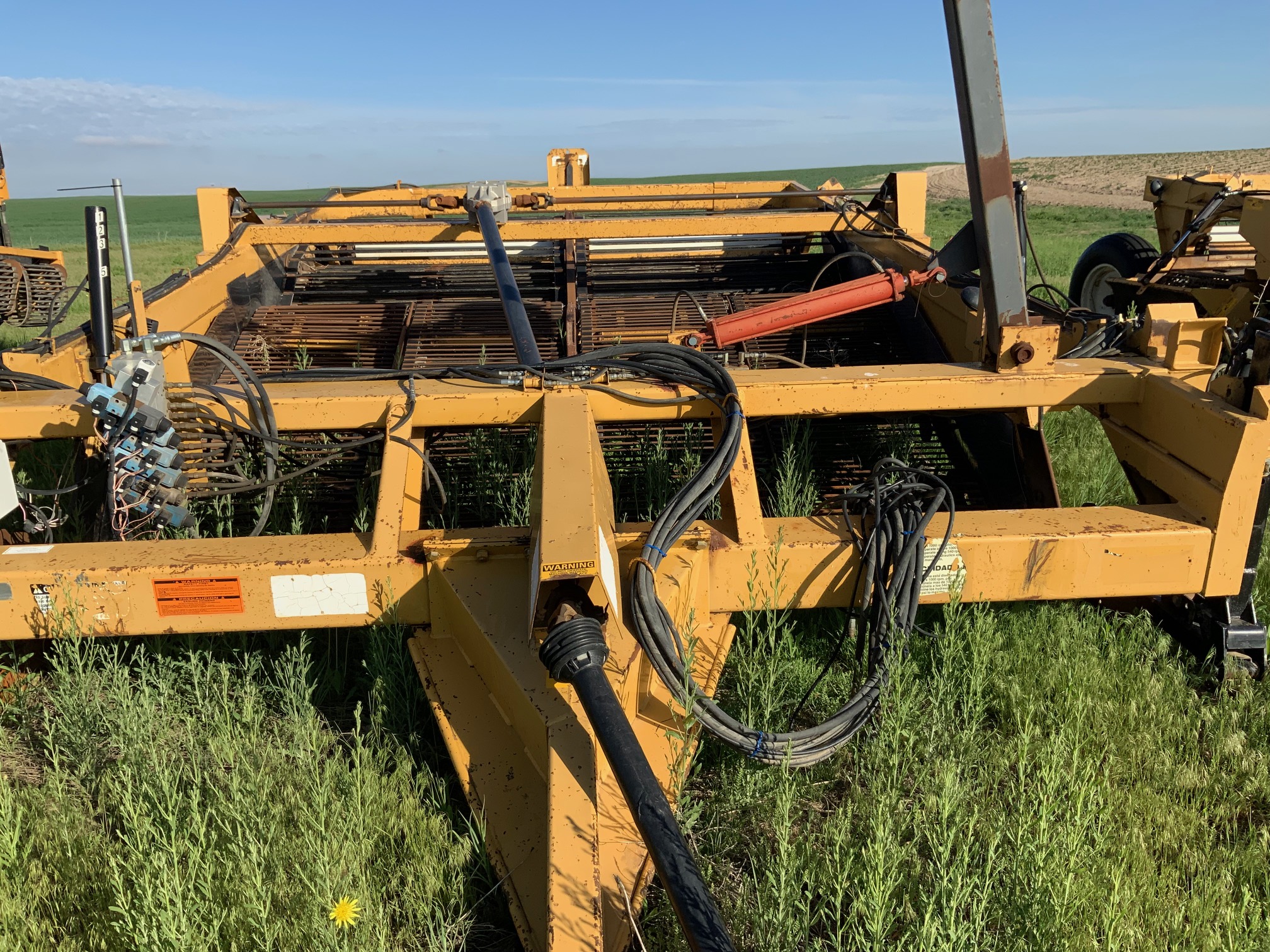 1996 Double L Model 851 Crossover Digger 4 row