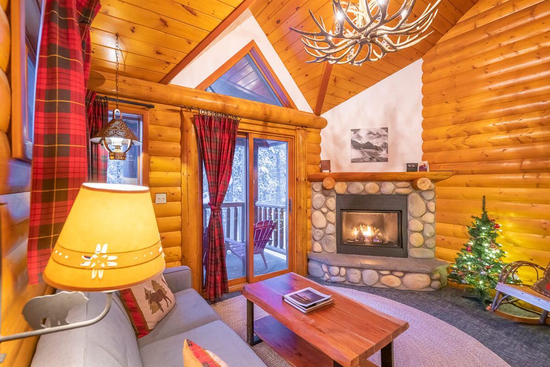 Cozy Mountain Hotel Baker Creek | Basecamp Resorts