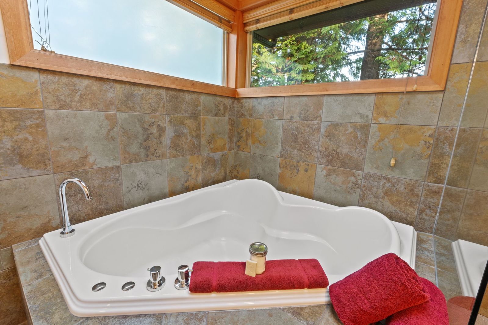 Ocean Front Cabins Accommodations - The Cabins at Terrace Beach