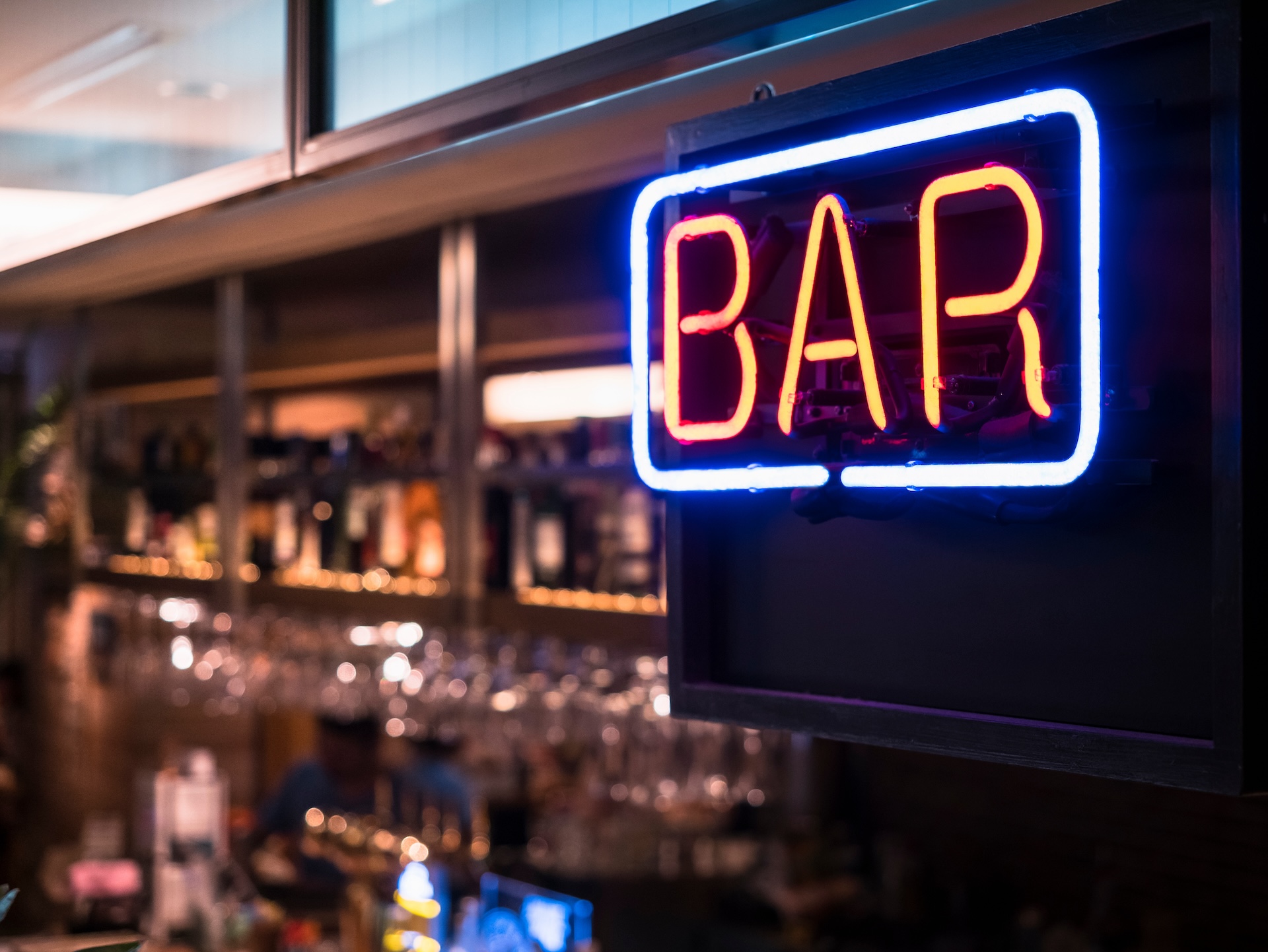 445 Catchy Bar Names & How to Choose One