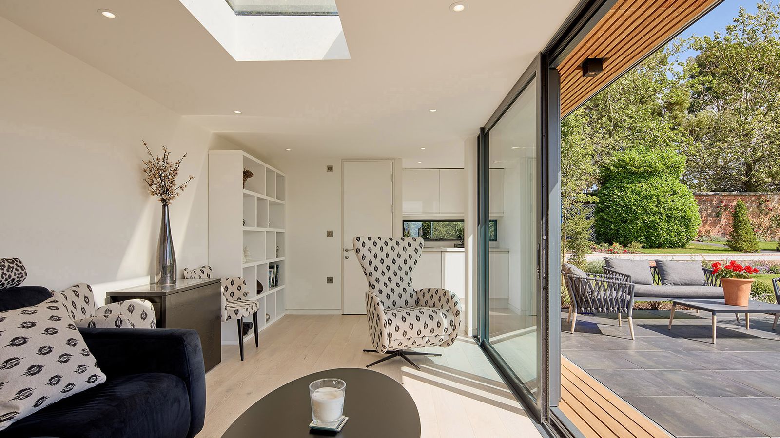 Glide Pod | Modern Outdoor Pod | Red Dot Award Winner