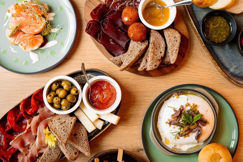 Villars Lodge: A laid-back Swiss Lodge, where casual meets trendy.