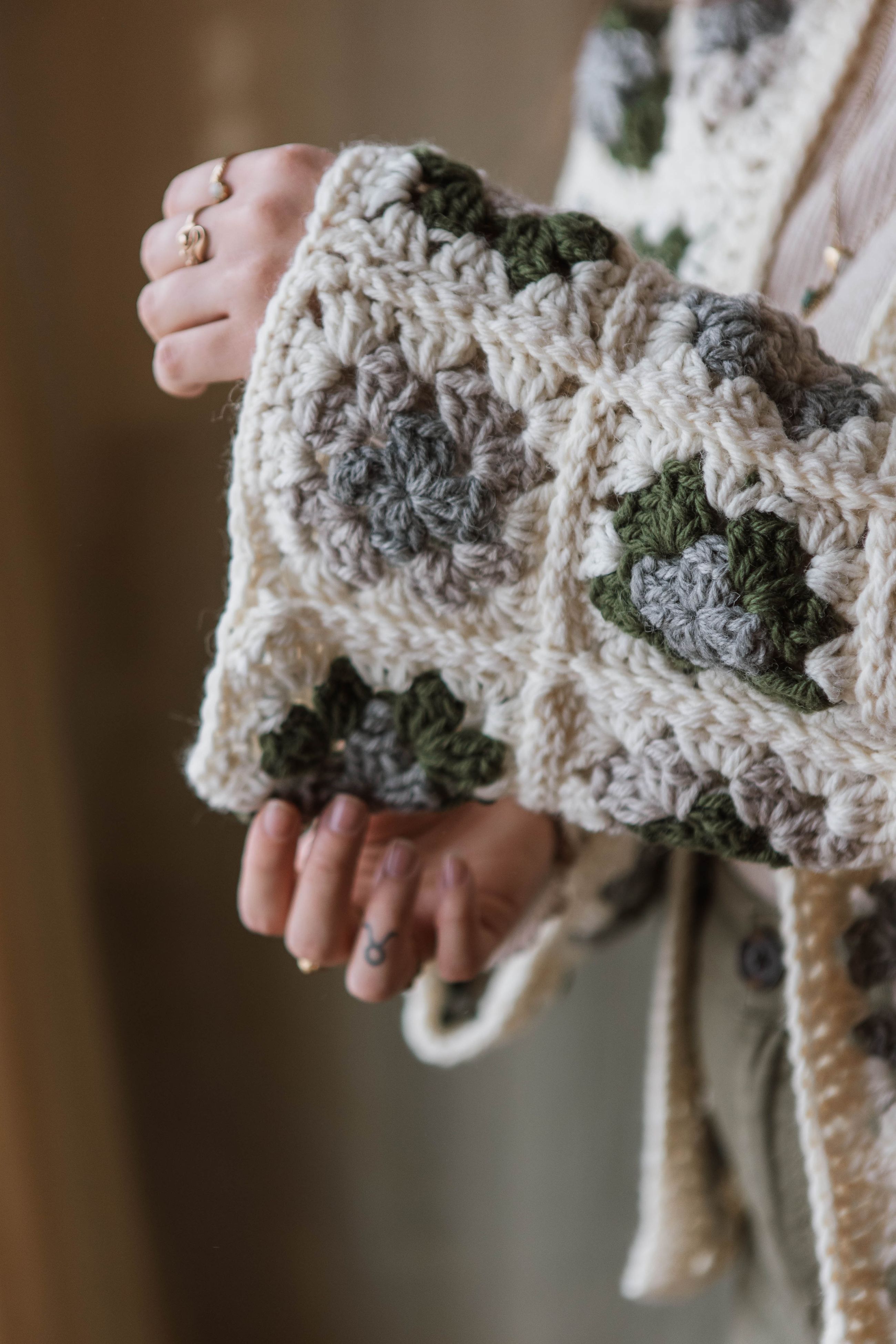 Virkad kofta i mormorsrutor