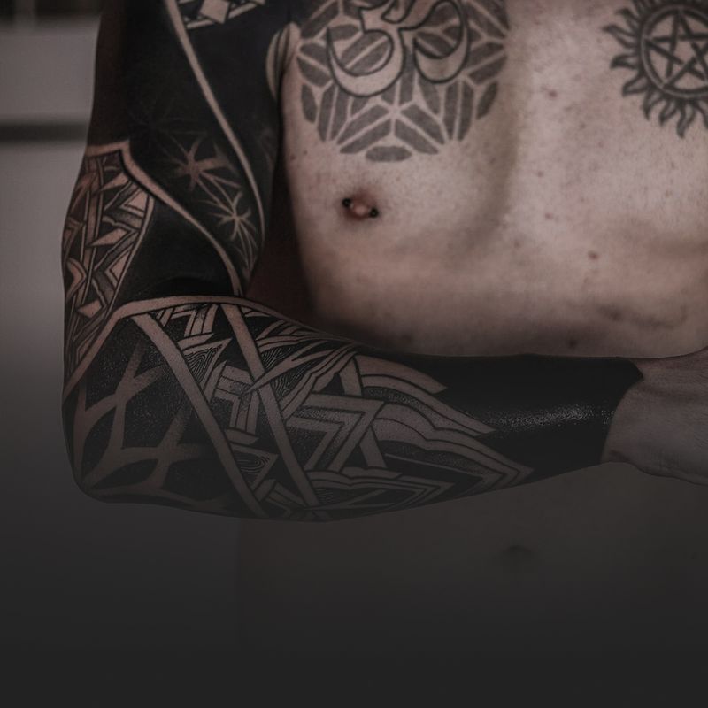 Heavy Blackwork -Tattoos | Inklabs Premium Tattoo-Studio