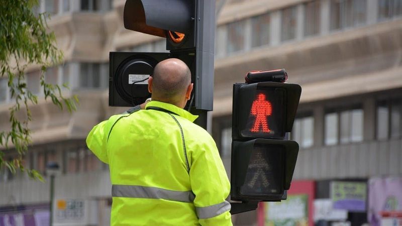 Feux orange clignotants : fonctions et réglementation - Ornikar