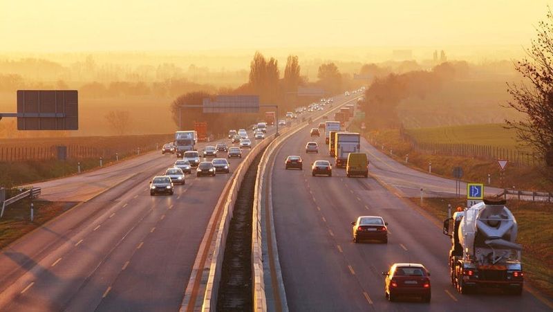 Les 5 différents types de feux d'une voiture