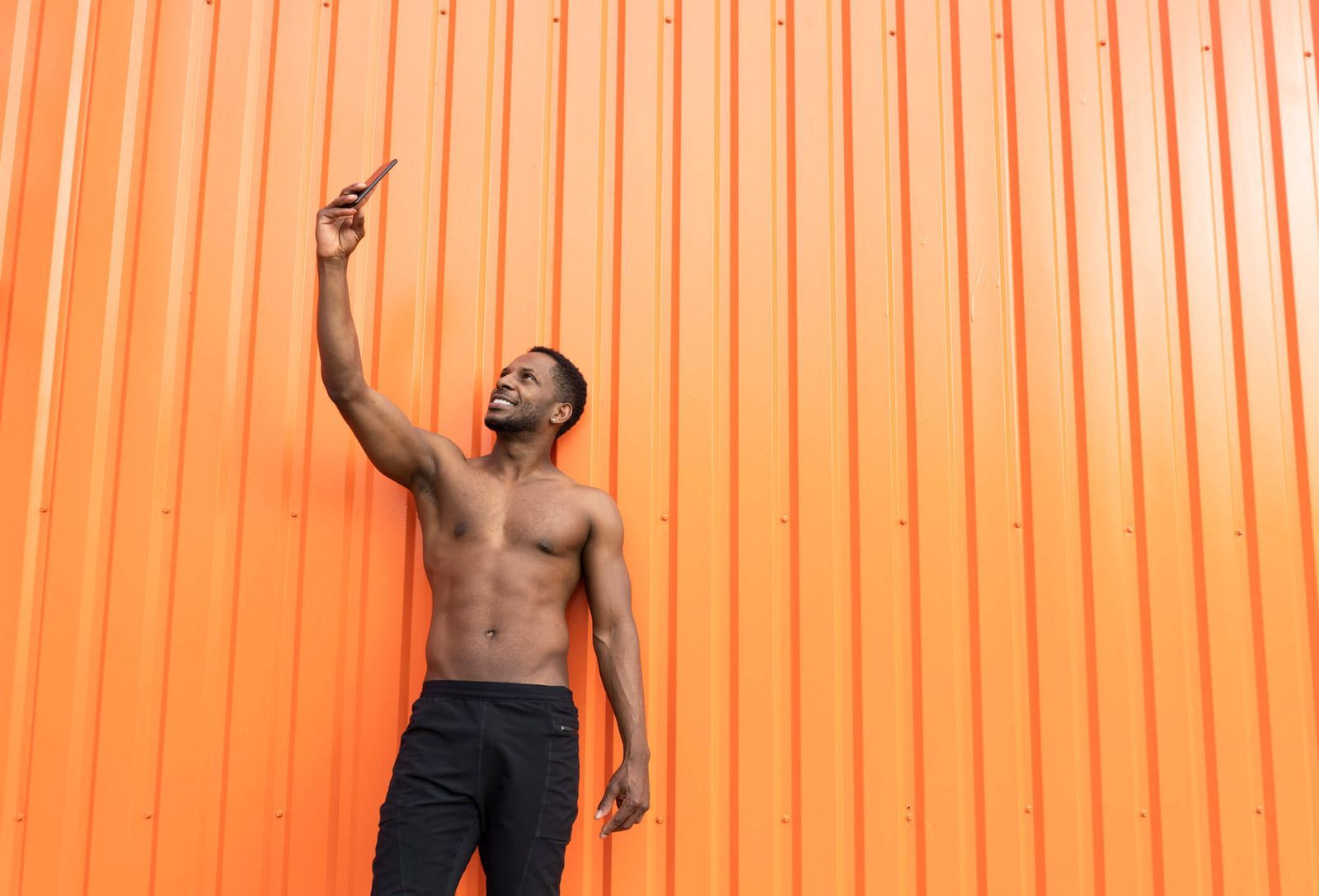 Grindr Profile Pictures: The Dos & Dont's of Dating Profile Photos | Grindr