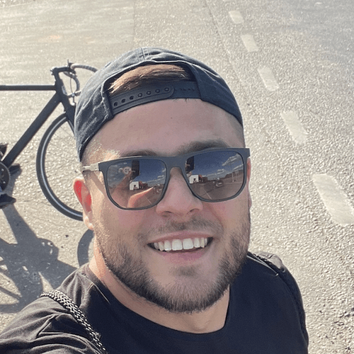 Top 10 Most Popular Female Streamers. Amouranth, Pokimane, Valkyrae and etc